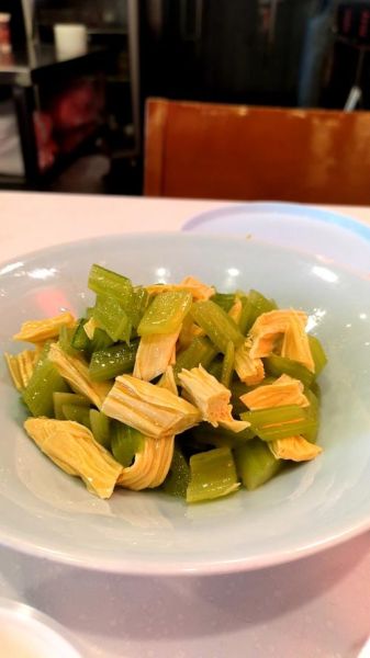 芹菜拌腐竹怎么做_芹菜拌腐竹焯水几分钟-第3张图片-山城妙识
