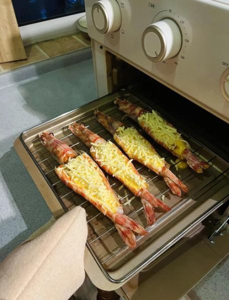 烤大虾怎么烤才鲜嫩_烤箱温度时间设置-第2张图片-山城妙识