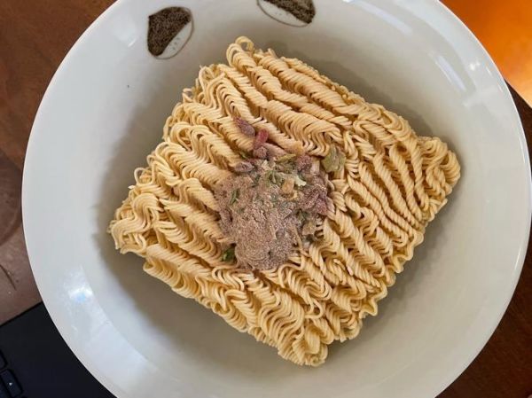 花雕鸡泡面怎么做_花雕鸡泡面好吃吗-第1张图片-山城妙识 花雕鸡泡面怎么做_花雕鸡泡面好吃吗-第1张图片-山城妙识