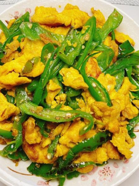 青椒炒蛋怎么炒好吃_青椒炒蛋先炒青椒还是先炒蛋-第3张图片-山城妙识