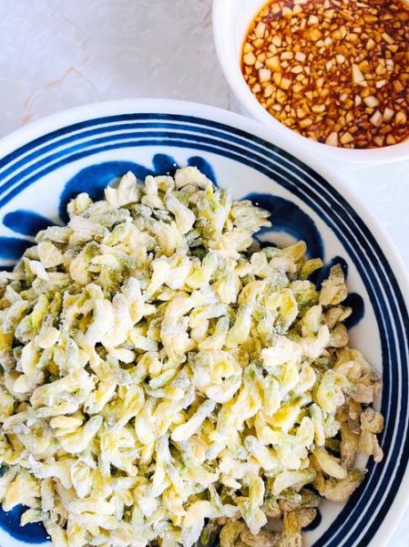 蒸槐花怎么蒸才好吃_蒸槐花图片做法步骤-第1张图片-山城妙识