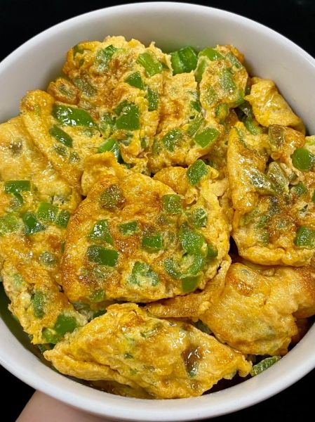 青椒鸡蛋怎么炒好吃_青椒鸡蛋做法步骤-第1张图片-山城妙识