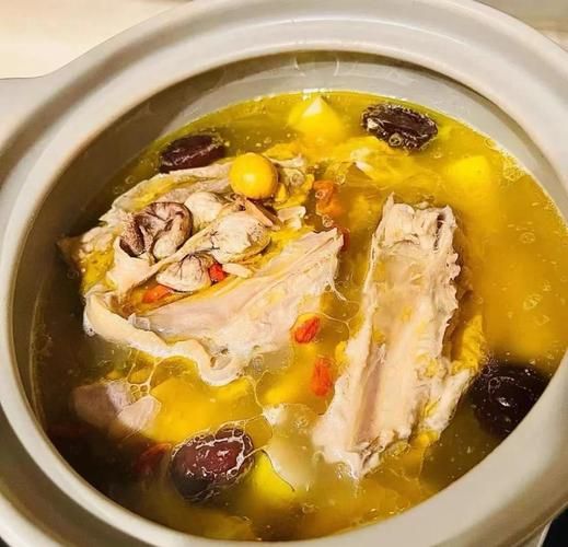 土鸡炖什么好吃又营养_土鸡炖汤最佳搭配-第1张图片-山城妙识