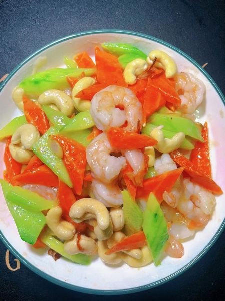 腰果炒虾仁怎么做_腰果炒虾仁的营养价值-第1张图片-山城妙识