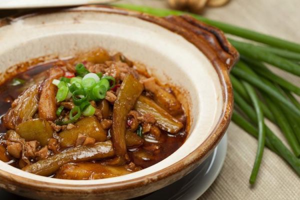 鱼香茄子煲是哪个菜系_正宗做法揭秘-第1张图片-山城妙识