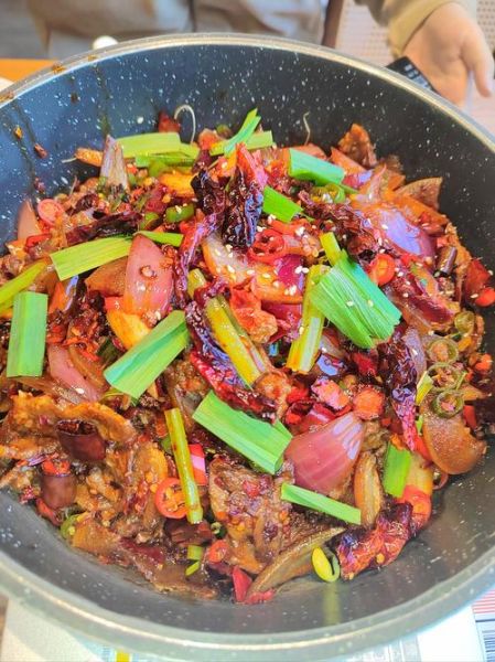 干锅牛肉的做法_干锅牛肉需要哪些配料-第1张图片-山城妙识