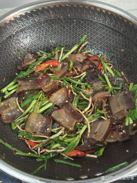 蒜苗炒腊肉需要煮吗_腊肉要不要先焯水-第3张图片-山城妙识 蒜苗炒腊肉需要煮吗_腊肉要不要先焯水-第3张图片-山城妙识