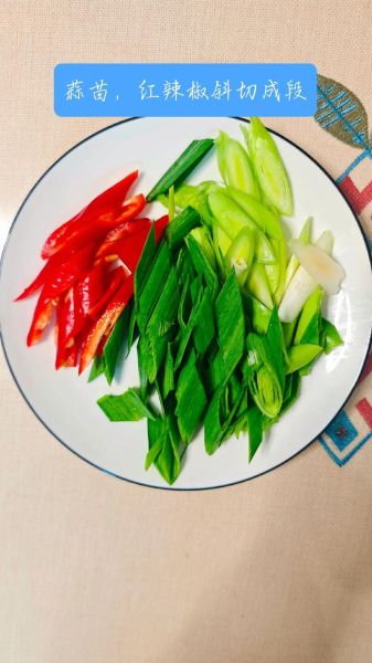 蒜苗炒腊肉需要煮吗_腊肉要不要先焯水-第1张图片-山城妙识 蒜苗炒腊肉需要煮吗_腊肉要不要先焯水-第1张图片-山城妙识