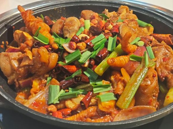 干锅香辣猪蹄怎么做_干锅香辣猪蹄用什么猪蹄最好-第1张图片-山城妙识