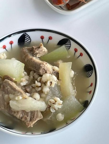 冬瓜薏米排骨汤的功效_怎么做才祛湿消肿-第2张图片-山城妙识