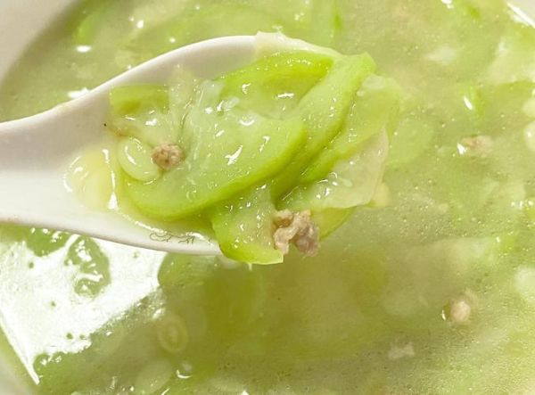 丝瓜汤怎么做才好喝_丝瓜汤去苦味的秘诀-第2张图片-山城妙识
