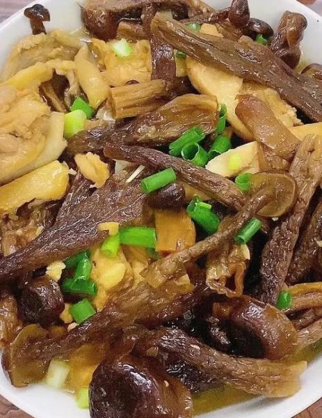 鸡肉煲茶树菇怎么做_茶树菇炖鸡需要焯水吗-第2张图片-山城妙识