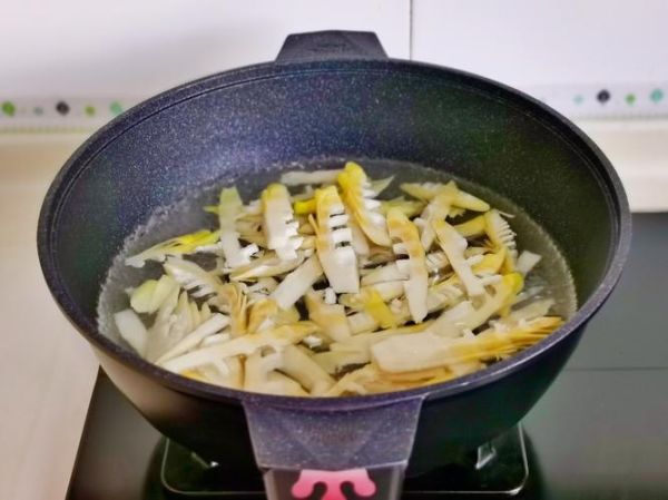 新鲜竹笋怎么煮_竹笋焯水几分钟-第2张图片-山城妙识