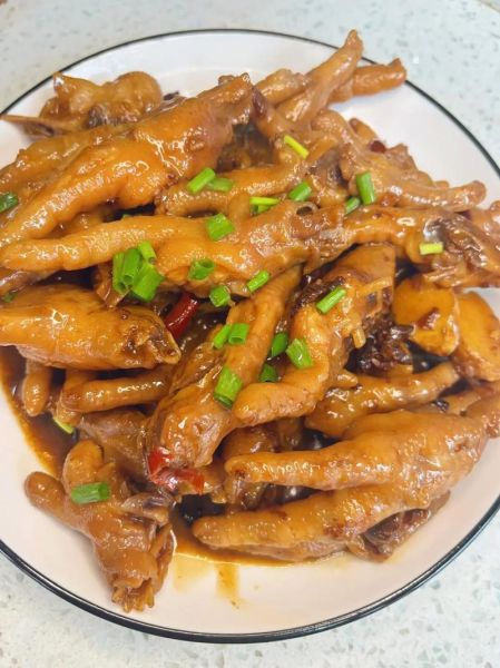 红烧鸡爪子怎么做才好吃_红烧鸡爪子去腥增香技巧-第1张图片-山城妙识