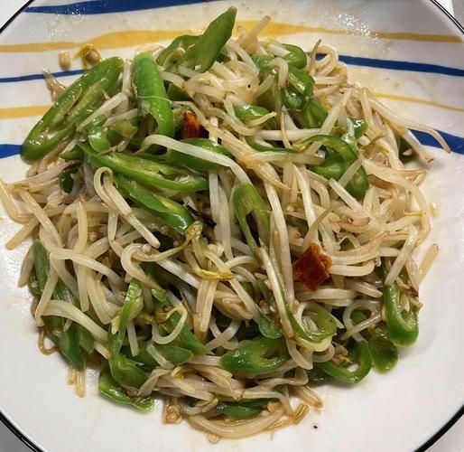 炝炒绿豆芽怎么做_绿豆芽焯水还是不焯水-第2张图片-山城妙识