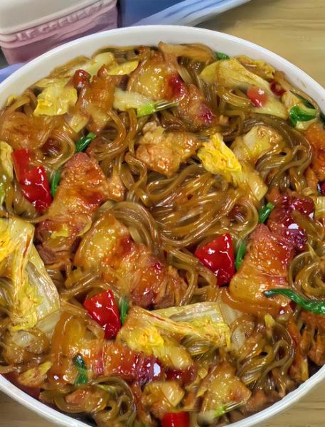 白菜炖粉条肉怎么做_白菜炖粉条肉的家常做法-第2张图片-山城妙识