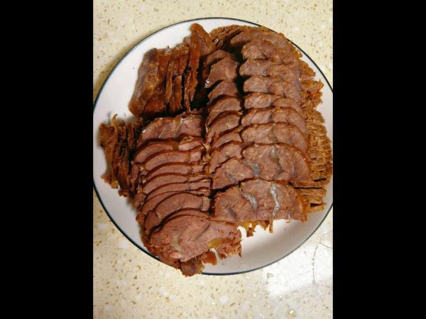 卤牛肉放什么香料_卤牛肉要不要焯水-第3张图片-山城妙识