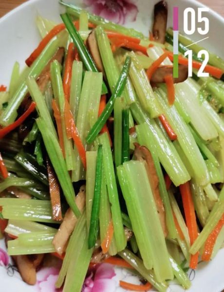 卤香干炒芹菜怎么做_芹菜炒卤香干要不要焯水-第2张图片-山城妙识