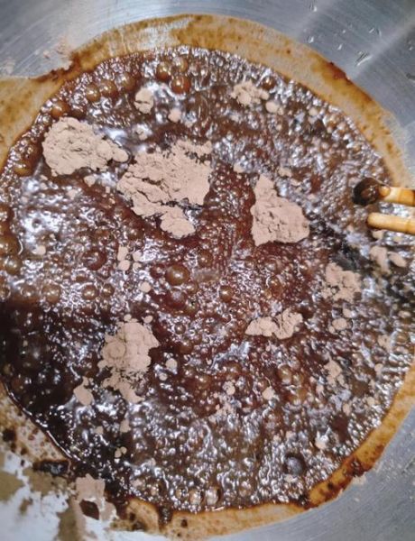 黑凉粉怎么做_黑凉粉做法步骤详解-第1张图片-山城妙识