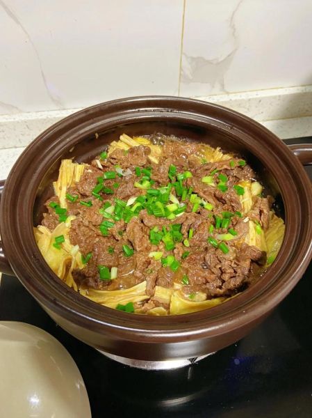 牛肉煲怎么做才好吃_牛肉煲的秘制配方-第1张图片-山城妙识