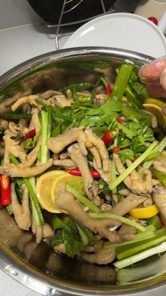 泡椒鸡爪正宗制作方法窍门_泡椒鸡爪怎么做才入味-第2张图片-山城妙识