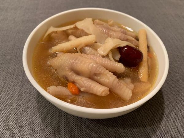 药膳鸡脚汤的做法_药膳鸡脚汤的功效与禁忌-第2张图片-山城妙识