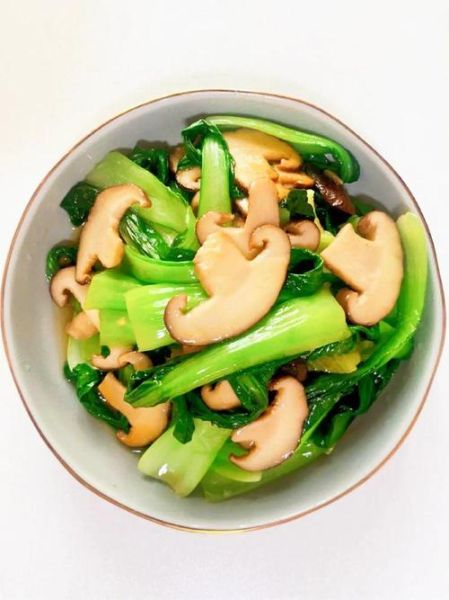 炒香菇青菜怎么炒才好吃_香菇青菜先炒哪个-第1张图片-山城妙识