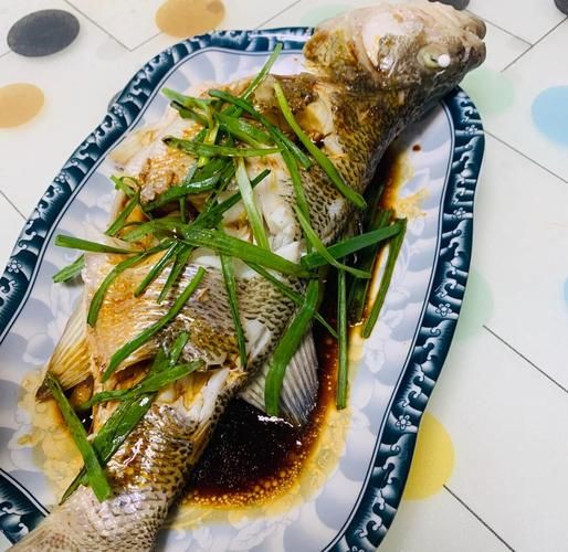 蒸鱼用开水还是冷水_蒸鱼到底要不要等水开-第1张图片-山城妙识