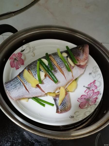 蒸鱼用开水还是冷水_蒸鱼到底要不要等水开-第2张图片-山城妙识
