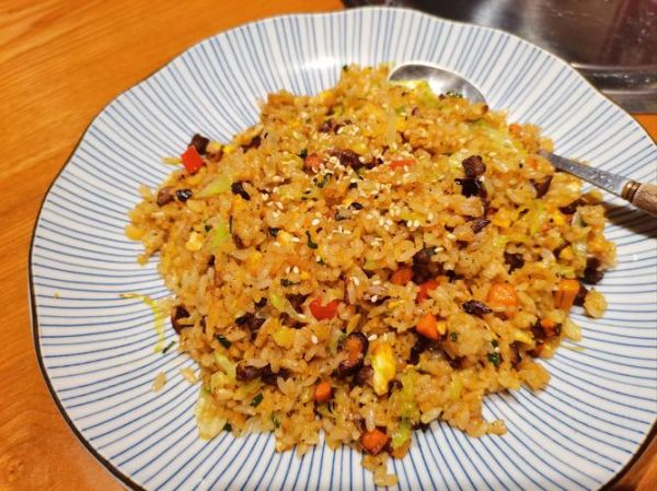 牛肉炒饭怎么炒才嫩_牛肉炒饭的做法窍门-第1张图片-山城妙识