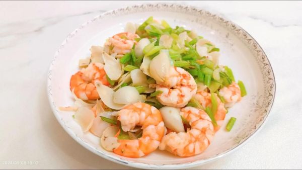 西芹百合炒虾仁怎么做_西芹百合炒虾仁用焯水吗-第1张图片-山城妙识 西芹百合炒虾仁怎么做_西芹百合炒虾仁用焯水吗-第1张图片-山城妙识