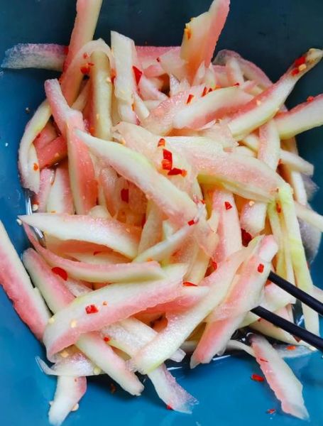 西瓜皮怎么腌咸菜_西瓜皮咸菜的做法-第1张图片-山城妙识 西瓜皮怎么腌咸菜_西瓜皮咸菜的做法-第1张图片-山城妙识