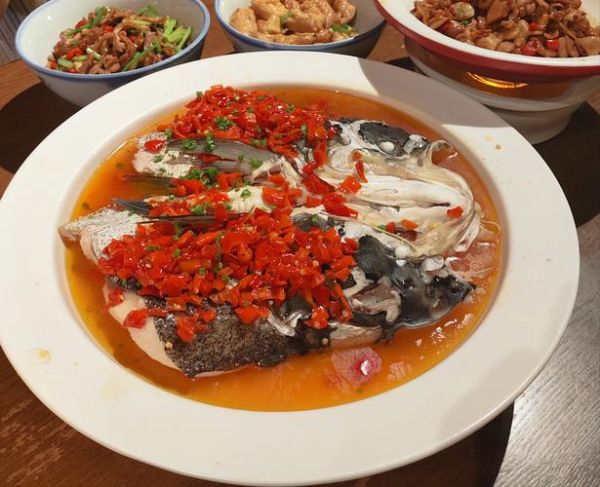 湘菜名菜有哪些_剁椒鱼头怎么做才正宗-第3张图片-山城妙识 湘菜名菜有哪些_剁椒鱼头怎么做才正宗-第3张图片-山城妙识