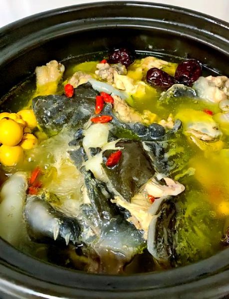 甲鱼炖鸡怎么炖不腥_甲鱼炖鸡最正宗的做法-第1张图片-山城妙识