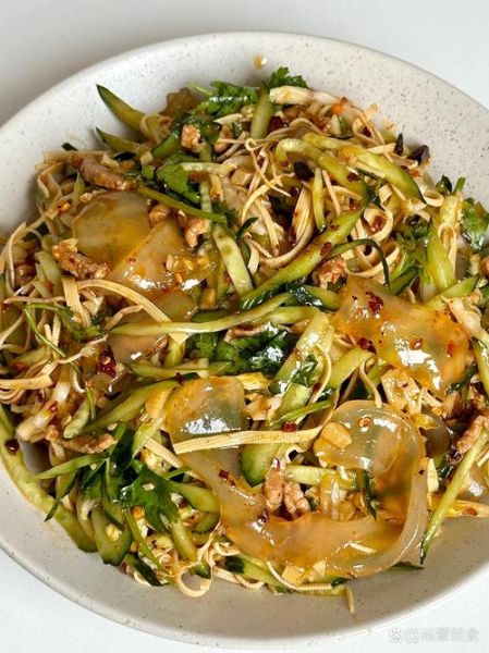 芝麻酱大拉皮怎么凉拌_芝麻酱大拉皮凉拌窍门-第3张图片-山城妙识