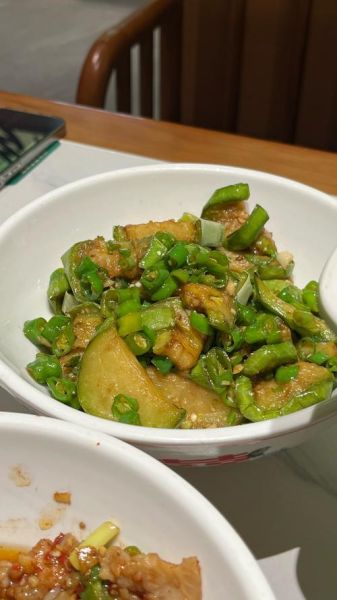 炒青茄子怎么做_青茄子要不要去皮-第1张图片-山城妙识