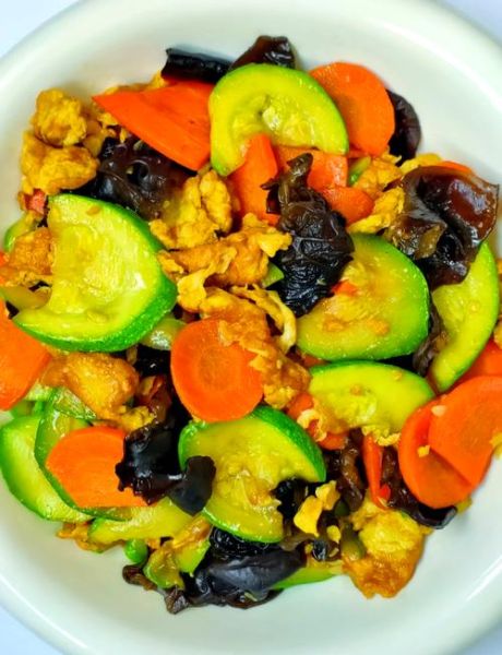 西葫芦炒鸡蛋怎么做_西葫芦炒鸡蛋需要焯水吗-第1张图片-山城妙识