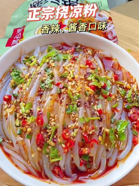 凉拌凉粉怎么拌好吃_凉粉调料怎么调-第1张图片-山城妙识