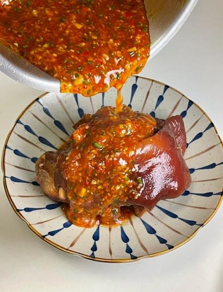 酱焖肘子怎么做_酱焖肘子需要焯水吗-第3张图片-山城妙识