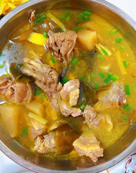 酸萝卜老鸭汤可以加什么配菜_哪些食材更提鲜-第1张图片-山城妙识 酸萝卜老鸭汤可以加什么配菜_哪些食材更提鲜-第1张图片-山城妙识