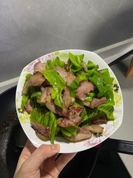 炒尖椒怎么做_尖椒炒多久才脆-第1张图片-山城妙识