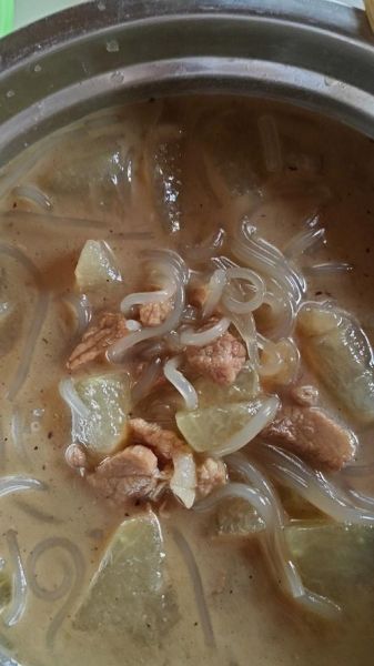 冬瓜粉条炖肉怎么做_冬瓜粉条炖肉需要焯水吗-第3张图片-山城妙识
