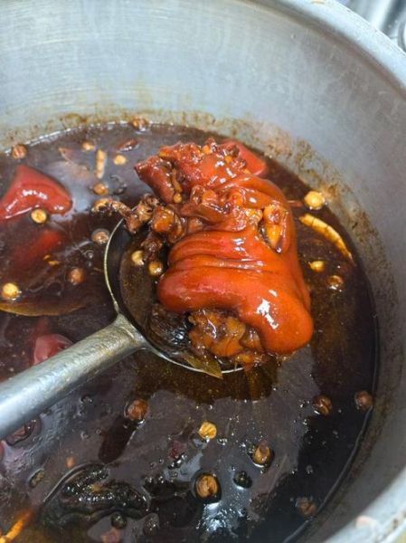 酱猪蹄子怎么做好吃_酱猪蹄子最正宗的做法-第1张图片-山城妙识