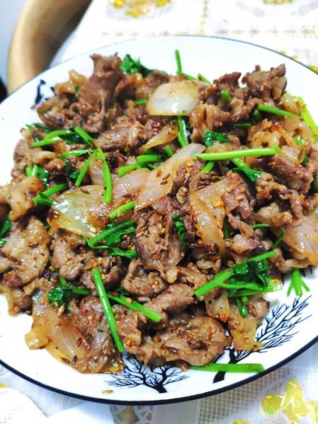 孜然羊肉怎么炒才嫩_孜然羊肉嫩滑技巧-第3张图片-山城妙识