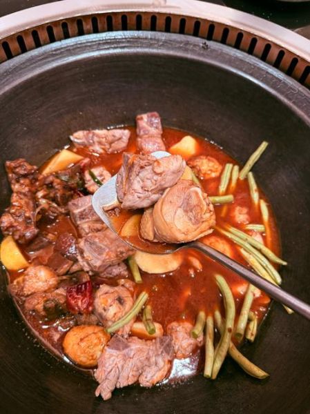炖肉用什么锅最好_砂锅和铸铁锅哪个更适合-第1张图片-山城妙识