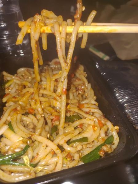 炒米线怎么不粘锅_炒米线不结坨的秘诀-第3张图片-山城妙识 炒米线怎么不粘锅_炒米线不结坨的秘诀-第3张图片-山城妙识