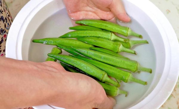清炒秋葵需要焯水吗_焯水对口感的影响-第3张图片-山城妙识