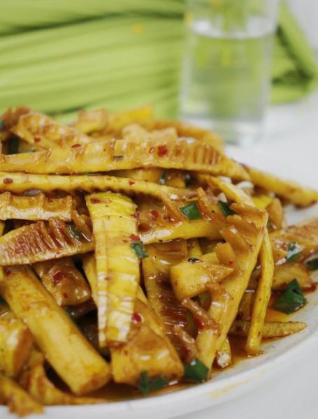 油焖春笋的由来_油焖春笋是哪里的菜-第1张图片-山城妙识