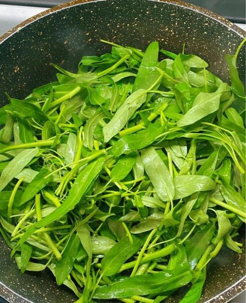 虾酱空心菜怎么炒不苦_虾酱空心菜做法窍门-第1张图片-山城妙识