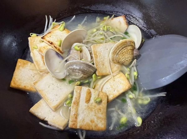 蛤蜊炖豆腐怎么做_蛤蜊炖豆腐需要焯水吗-第3张图片-山城妙识